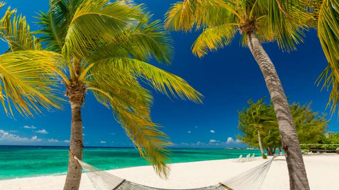 Der Seven Mile Beach, der schönste Strand der Cayman Islands | CostaClub